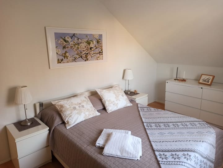 Cosy 2-bedroom. Quick Airport & Centre Access - Helsinki