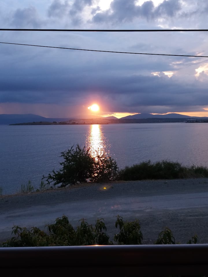 Denize Sıfır Konumda, Eşyalı Yazlık - Seferihisar