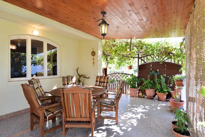 Charming Apartment Near The Beach - Stari Grad