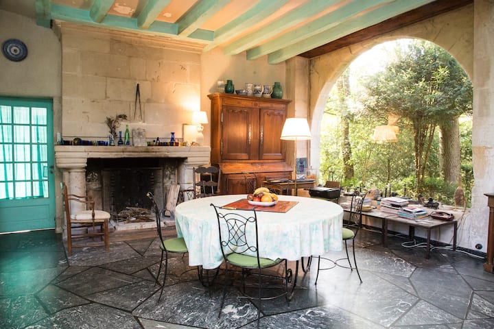 Chambre Bleue, Son Cheval, Son Four à Grisaille - Langeais