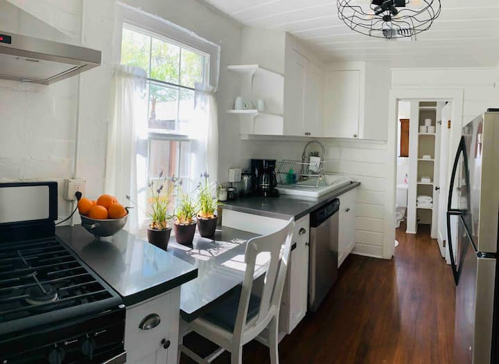 Casa Blanca+original Clawfoot Tub+covered Parking - Turlock, CA