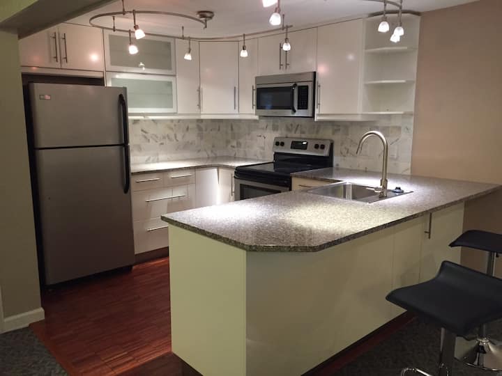 Modern Garden Level Apartment - Boulder, CO