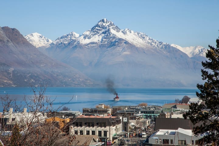 Private & Peaceful In Central Queenstown With Secure Off-street Parking. - Queenstown