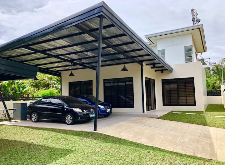 Cool House W/great Location - Davao City