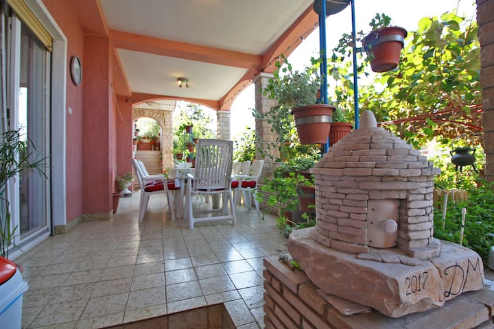 App 4 Bedrooms, 3 Bathrooms, 400 M From The Beach - Fažana