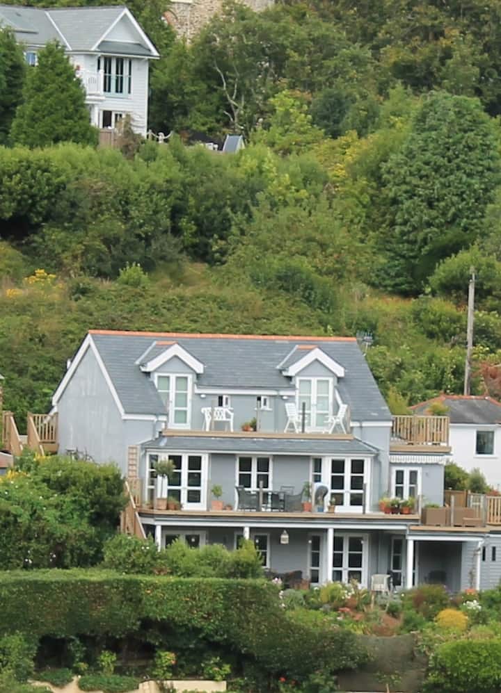Compass Rose Luxury Accommodation + Views - Dartmouth