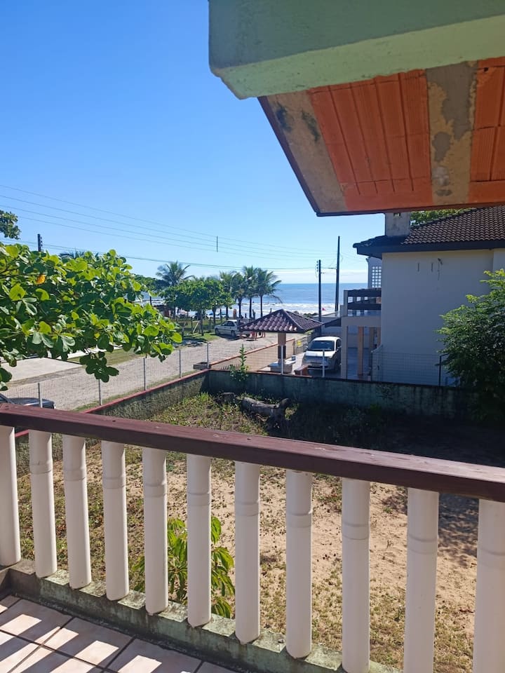 Itapoá Sc, Excelente Sobrado A 50 Metros Da Praia. - Itapoá