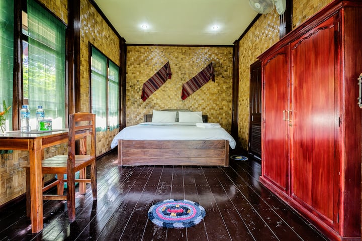 Lao Valhalla Bungalows & Restaurant - Laos