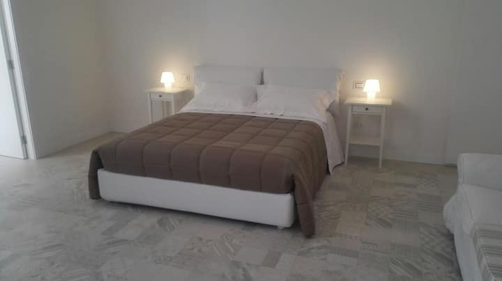 Suite Con Vasca In Stanza Da Letto, Terrazzi - Giovinazzo