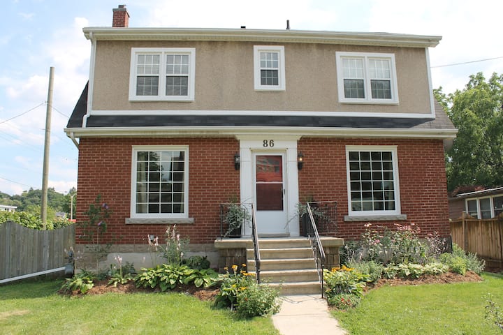 Beautiful 4 Bdrm 2 Bath Executive Rental 30 Day+ - Hamilton