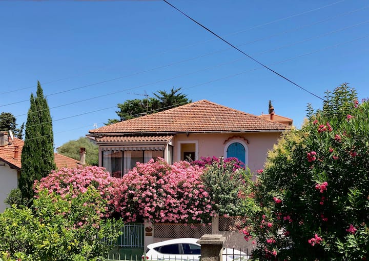 Location De Charme Proche De La Mer - Le Pradet