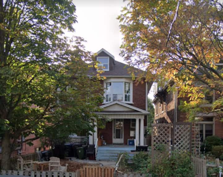 Big 3 Bdrm  Parkdale Dwntwn Toronto. Yard, Bbq, Tv - Mississauga