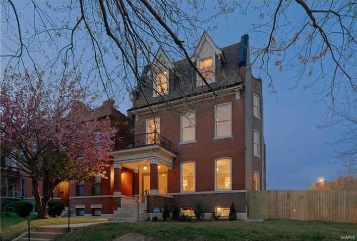 Historic South City Home With Breathtaking Views! - St. Louis, MO