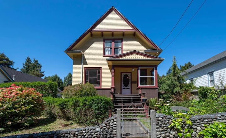 Stately Victorian - Eureka, CA
