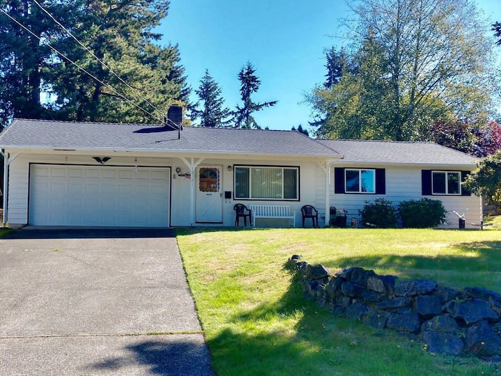 Newcastle Home. Vacation/work Travelers Welcome - Bellevue, WA