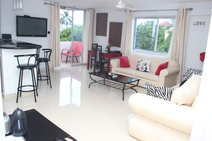 2 Bed 2 Bath Beachfront Apt Free Beach Entry - Ocho Rios
