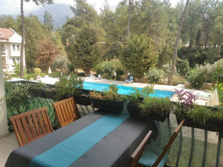 Fethi̇ye 'Ni̇n En ÜNlü Plaji Ve En Gözde Tati̇l Beldesi̇ Olan
ÖLüdeni̇z Mahallesi̇ Yerleşi̇m Alani Hi̇sarönünde
Doğa Manzarali Kisa Dönem Ki̇ralik 2+1 Dai̇re - Hisarönü