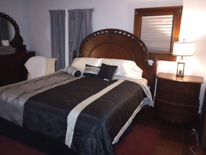 1-70 King Suite Helen's Haven Exit 54 Sr 72 - Springfield, OH