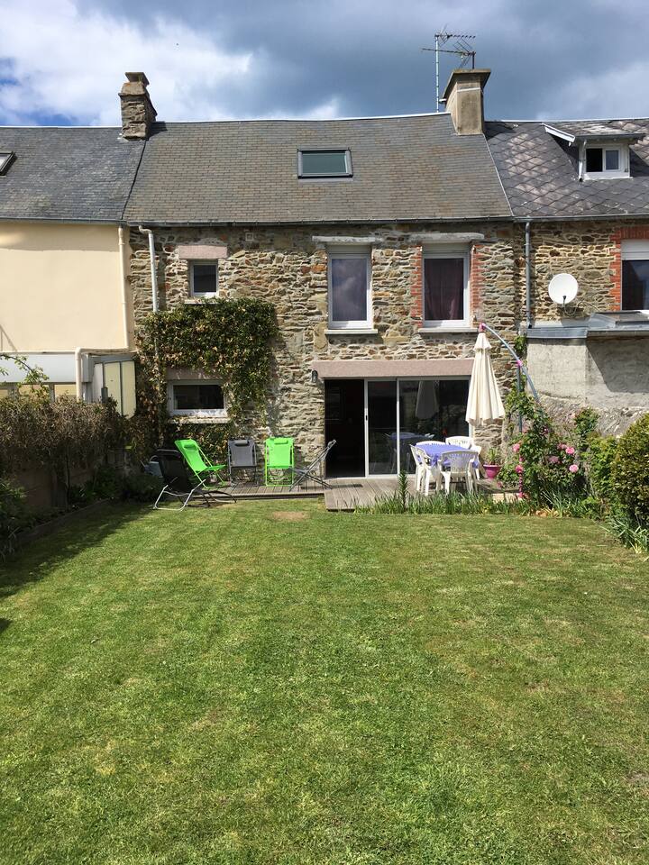 Maison De Ville Avec Jardin, 5min à Pied De La Mer - Granville