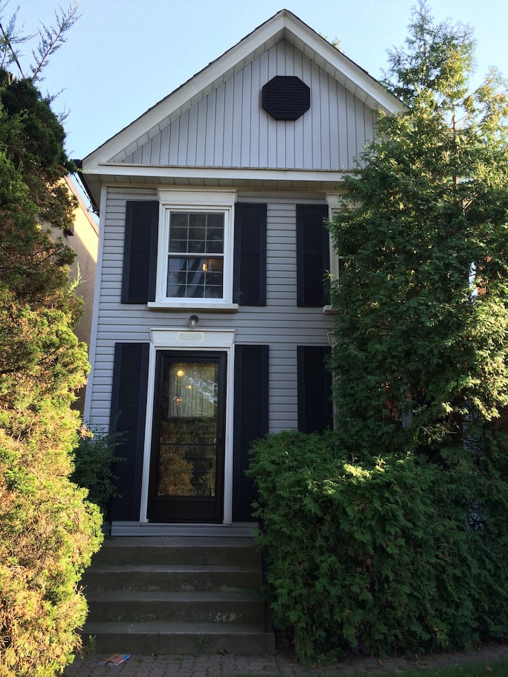 Toronto Comfy And Classic 3-bedrooms Flat - Toronto