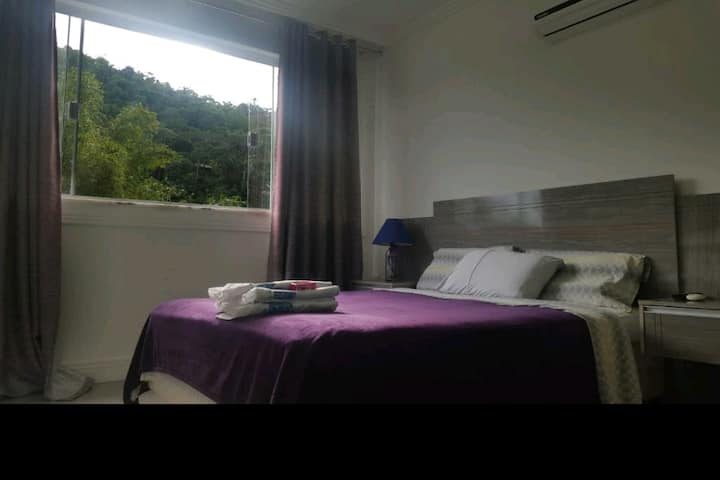 Quarto De Casal Em Itacoatiara - Niterói