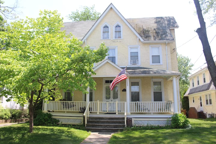Victorian Home Near Phl & Train To Philadelphia - Chester, PA