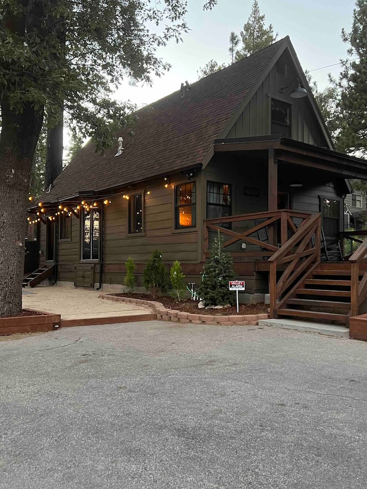 Our Hemlock Hideaway - Lake Arrowhead, CA