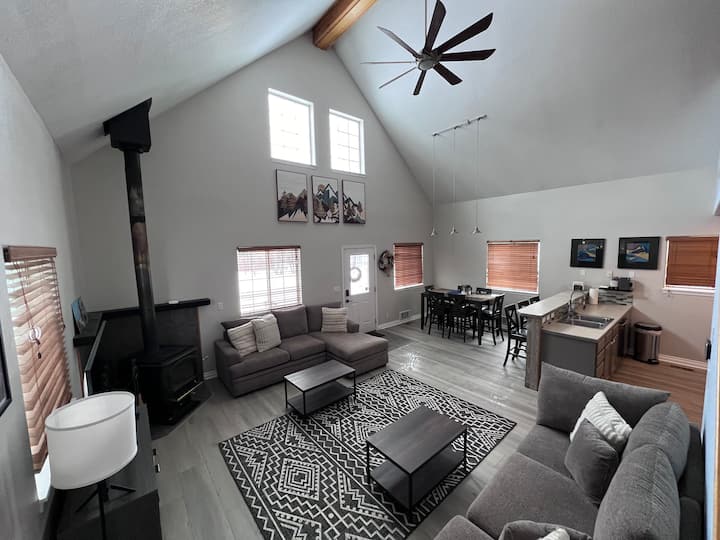 Cozy Idaho Mountain Cottage Newly Renovated + A/c - Driggs, ID