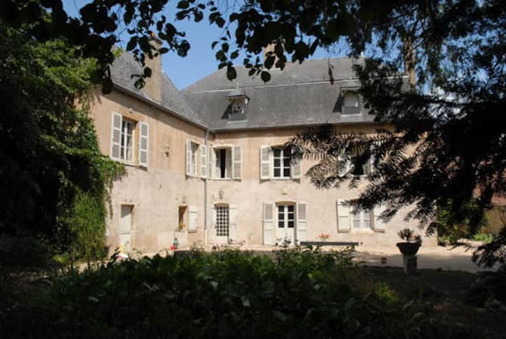 Maison De Famille Depuis 1703 Chbre Cousin Julien - Cluny