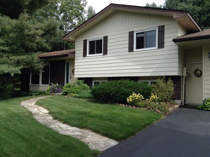 At Home In Muskoka - Bracebridge