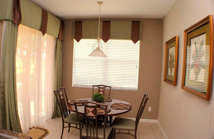 Luxurious & Superb 3bd Reunion Townhome. Close To Disney! - Lake Buena Vista, FL