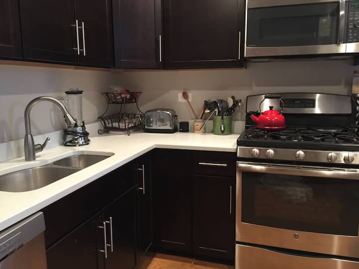 K3 4 Br Crashpad Mayfair Flat - Lincoln Square - Chicago
