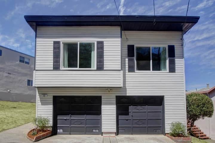 Beautiful Home Overlooking Sf - Sleeps 14, 3 Ba! - Daly City, CA