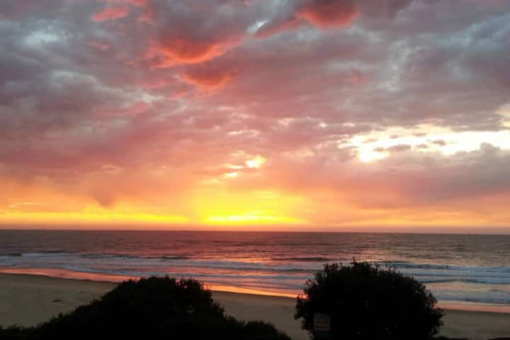 Awaken With Spectacular Sunrises And Ocean Breeze - Lake Cathie