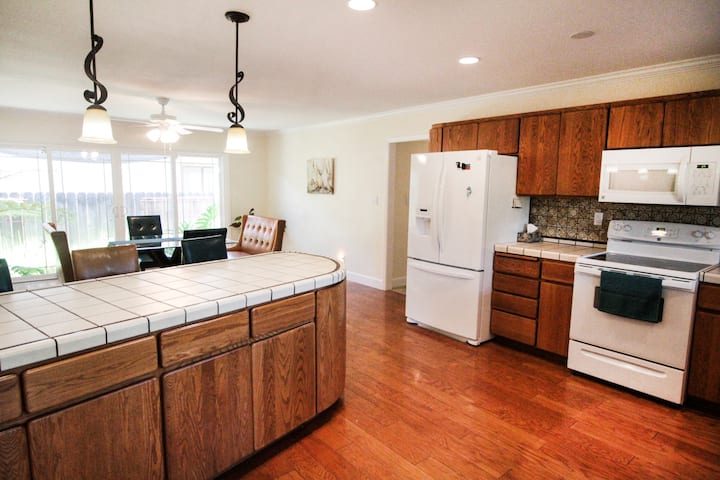 Gateway To Napa Valley Wineries And Epic Downtown! - Napa, CA