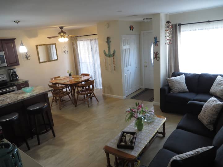 Charming Townhouse A 3-minute Walk To The Beach! - Myrtle Beach, SC