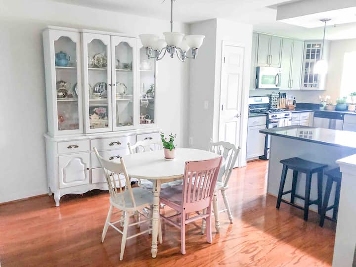 Modern Condo For Long-term Travel In Shirlington - Alexandria, VA