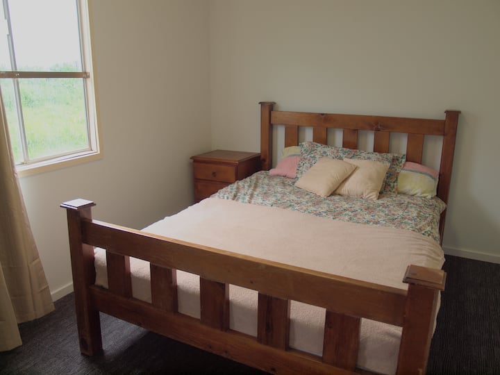 Room 4.  Spacious Family Room In Farm Hostel - Portland