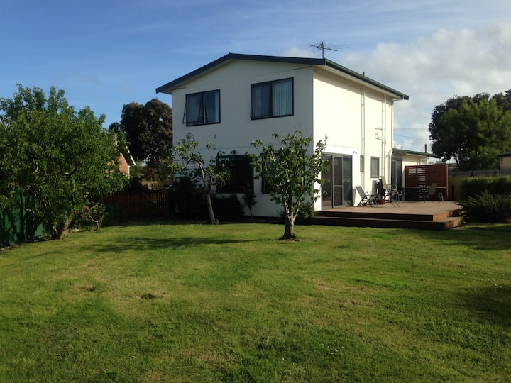 Sea Salt - Spacious & Light - Filled Beach House - Apollo Bay