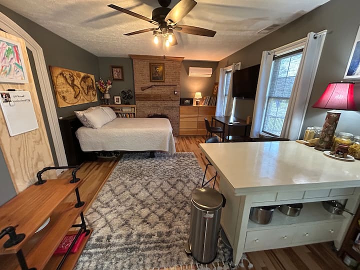 Studio On Park And Meigs - Rochester, NY