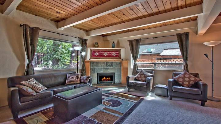 Cozy Cabin Near To Ski/beach. Pool Table, Hot Tub - South Lake Tahoe, CA