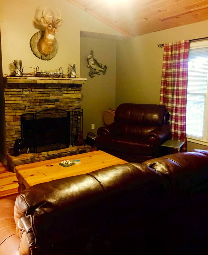 By Montaluce Winery Cabin With Mother-in-law Suite - Dahlonega, GA