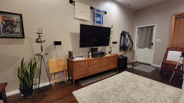 Historic Area. Modern, Private, Comfortable Home! - Kansas City, KS
