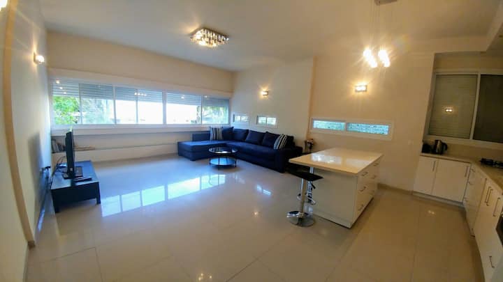 Speciuos Bright 2 Bedrooms And 2 Bathrooms - Tel Aviv
