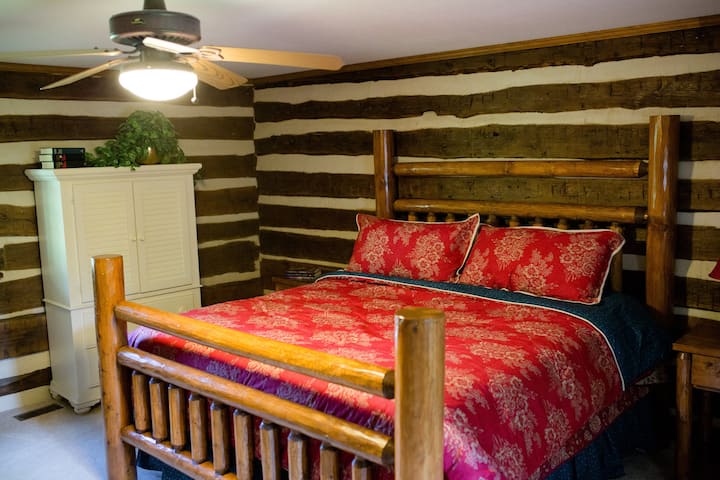 The Quinn Cabin - SLEEPS 16 - Cabins for Rent in Wright City, Missouri ...