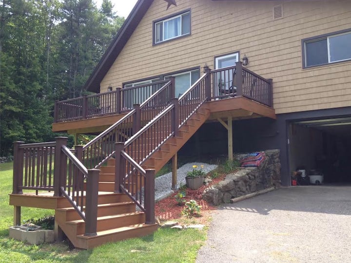 Buddy's Bed & Breakfast- King Room - Gilford, NH