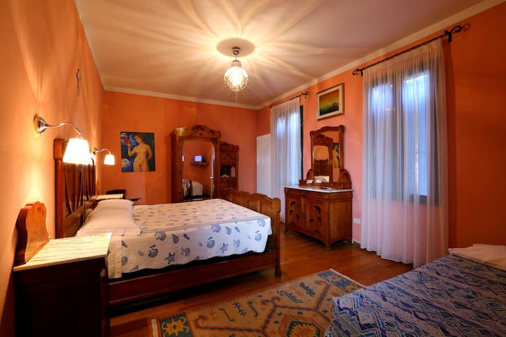 Large Apt Pool View - Faenza