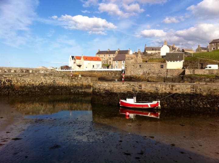 Portsoy Holiday Rentals & Homes - Scotland, United Kingdom | Airbnb