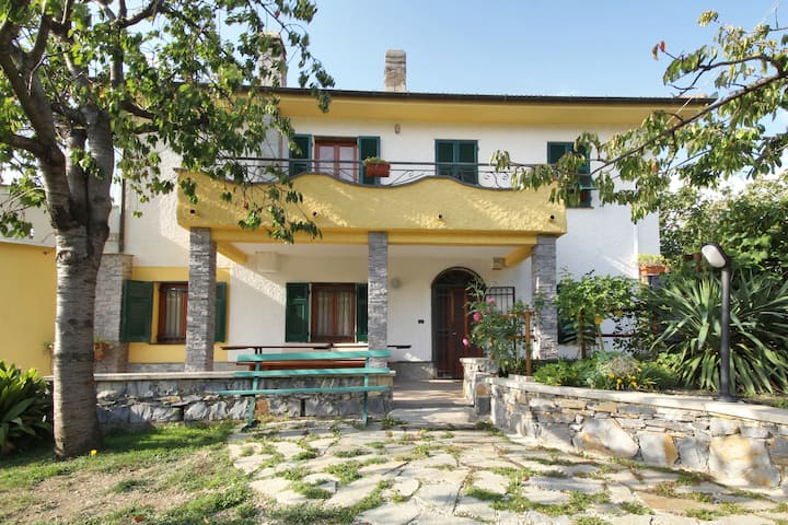 Charming Ligurian House-tower-park - Italy