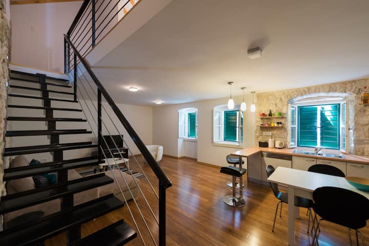 500-year-old Stylish Stone House For 7 Near Split - Croatia